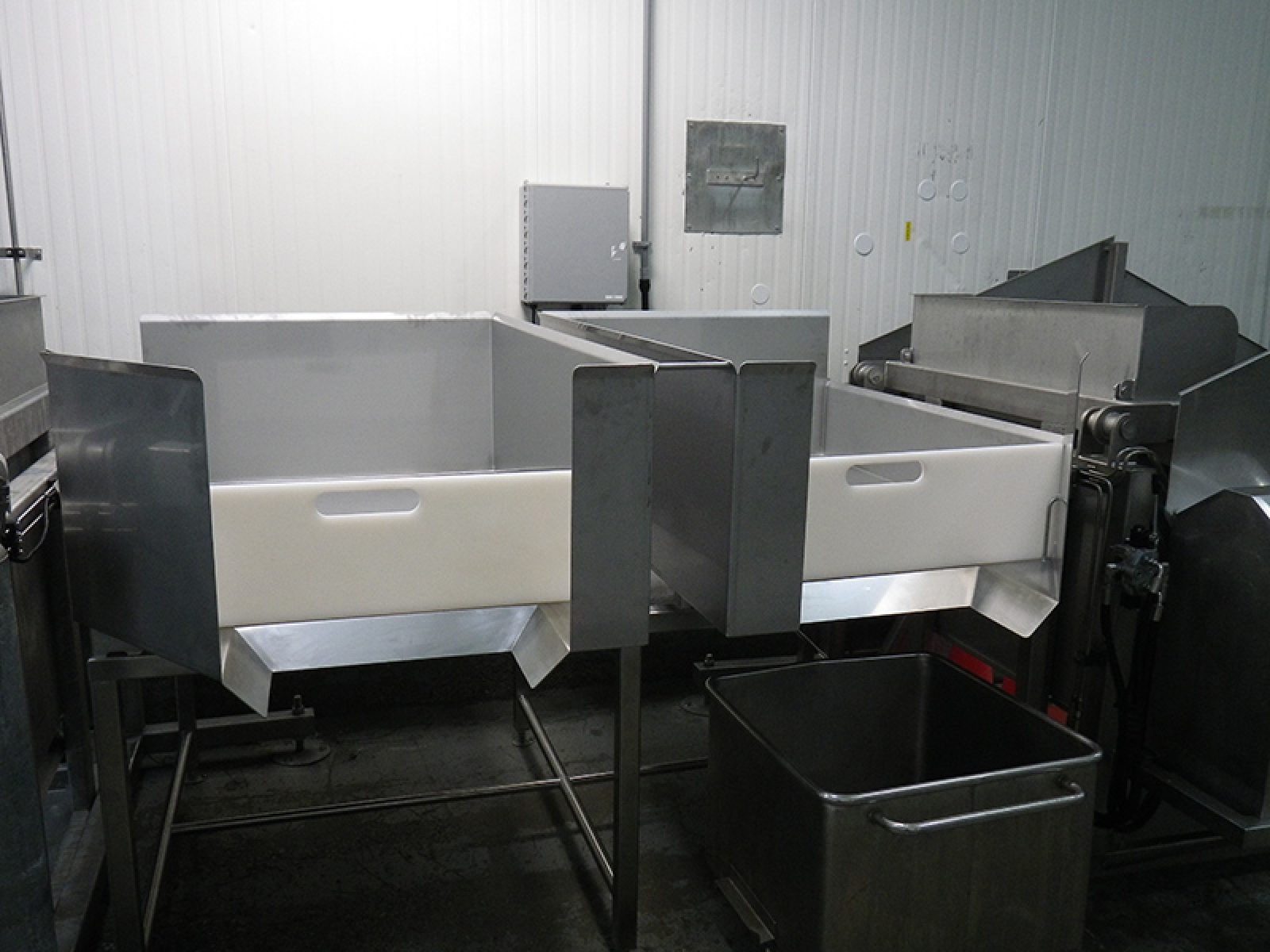 DUMPER TABLES - Syri Stainless